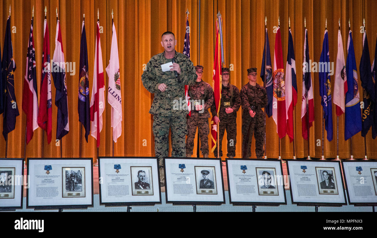 Le colonel des marines américain Kevin A. Norton, commandant du 4e ...