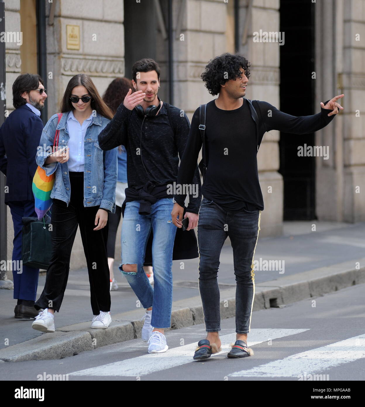 Milan, Akash Kumar balade en ville avec des amis Akash Kumar, 26 ans, un Indio-Brazilian modèle ...