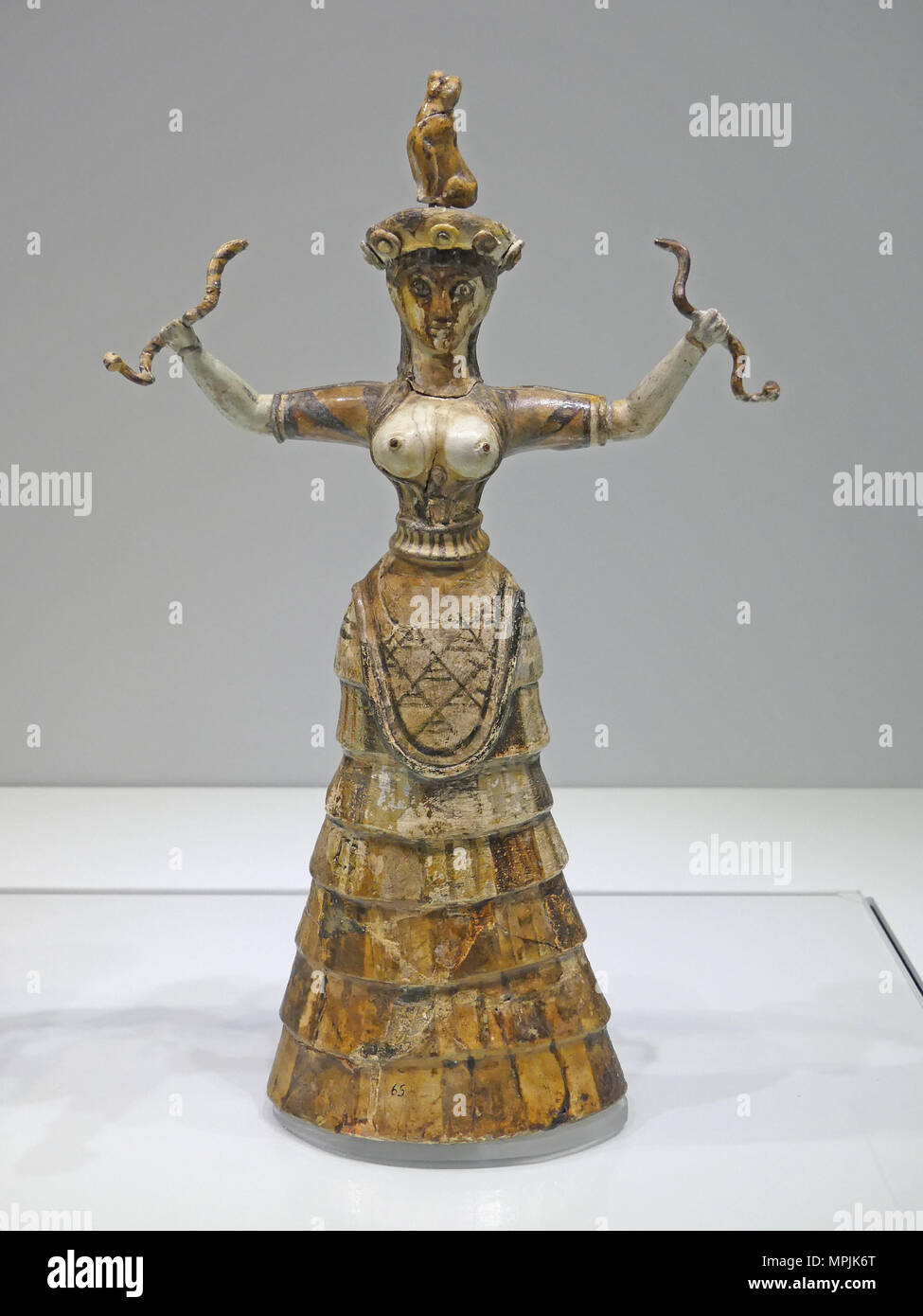 La Crète Minoenne une déesse serpent d'environ 1600 BC à Héraklion ...