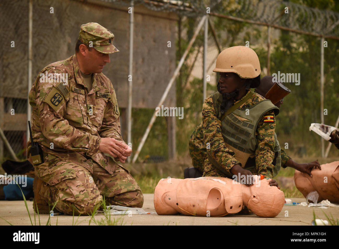 Le Lieutenant-colonel de l'armée américaine Sean Dooley, l'équipe de ...