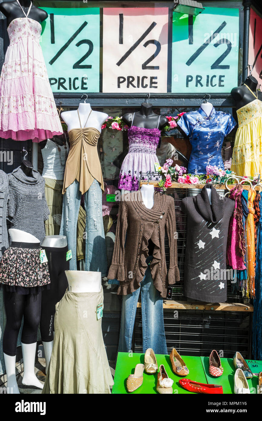 Street market shopping clothes Banque de photographies et d’images à ...