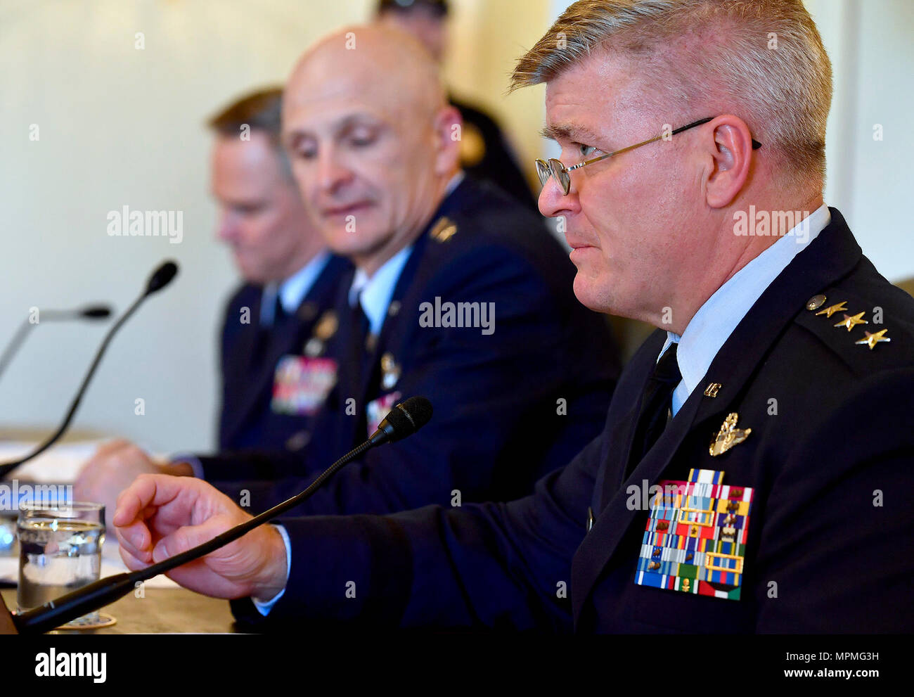 Le lieutenant-général Jerry Harris Jr., de la Force aérienne Chef d ...