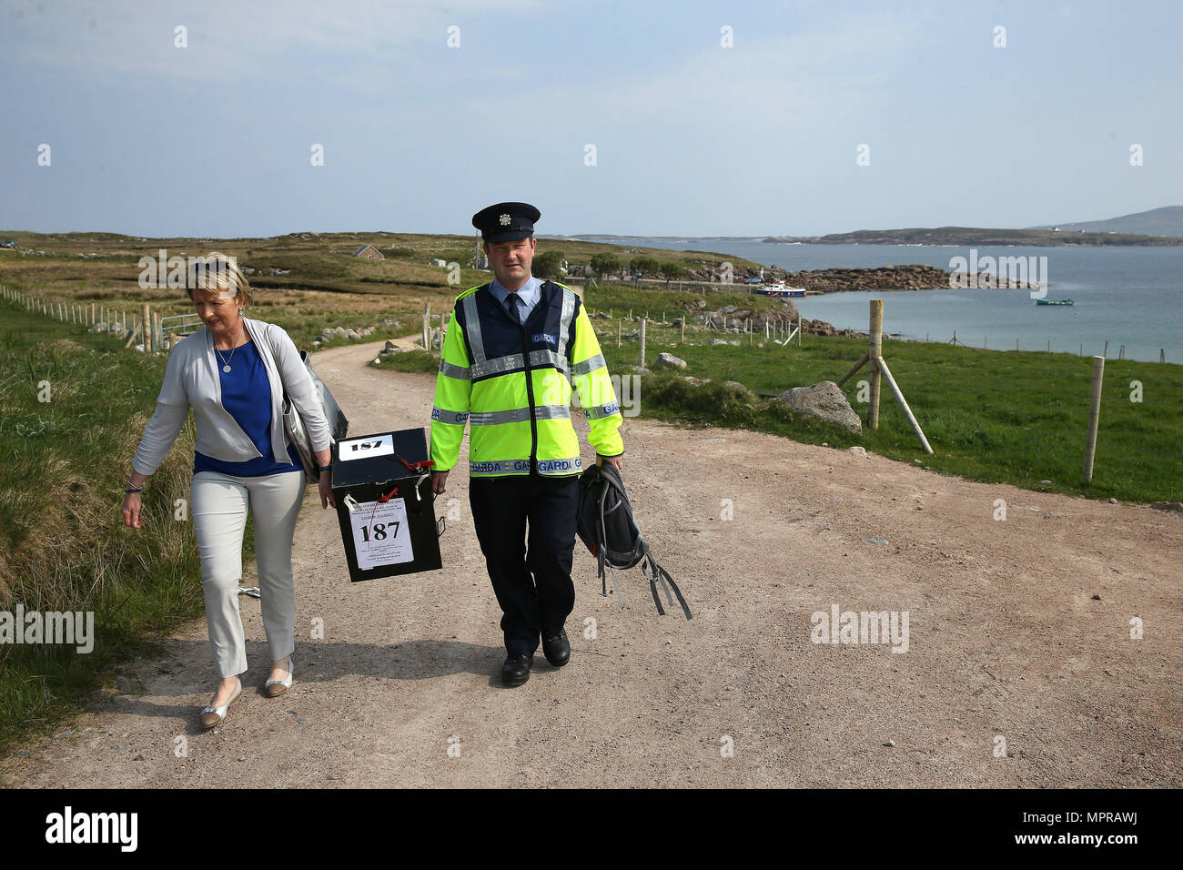 Garda pat mcelroy et nancy sharkey Banque de photographies et d’images ...