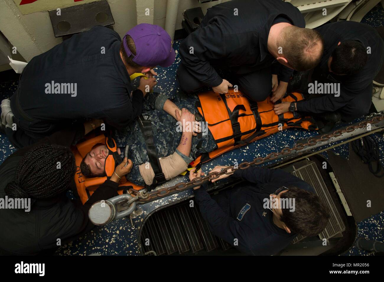 170430-N-S168-021 U.S. 5ÈME ZONE DES OPÉRATIONS DE LA FLOTTE (30 avril ...