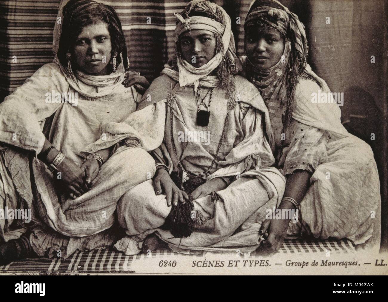 Vêtements maures afrique du nord Banque de photographies et d’images à ...