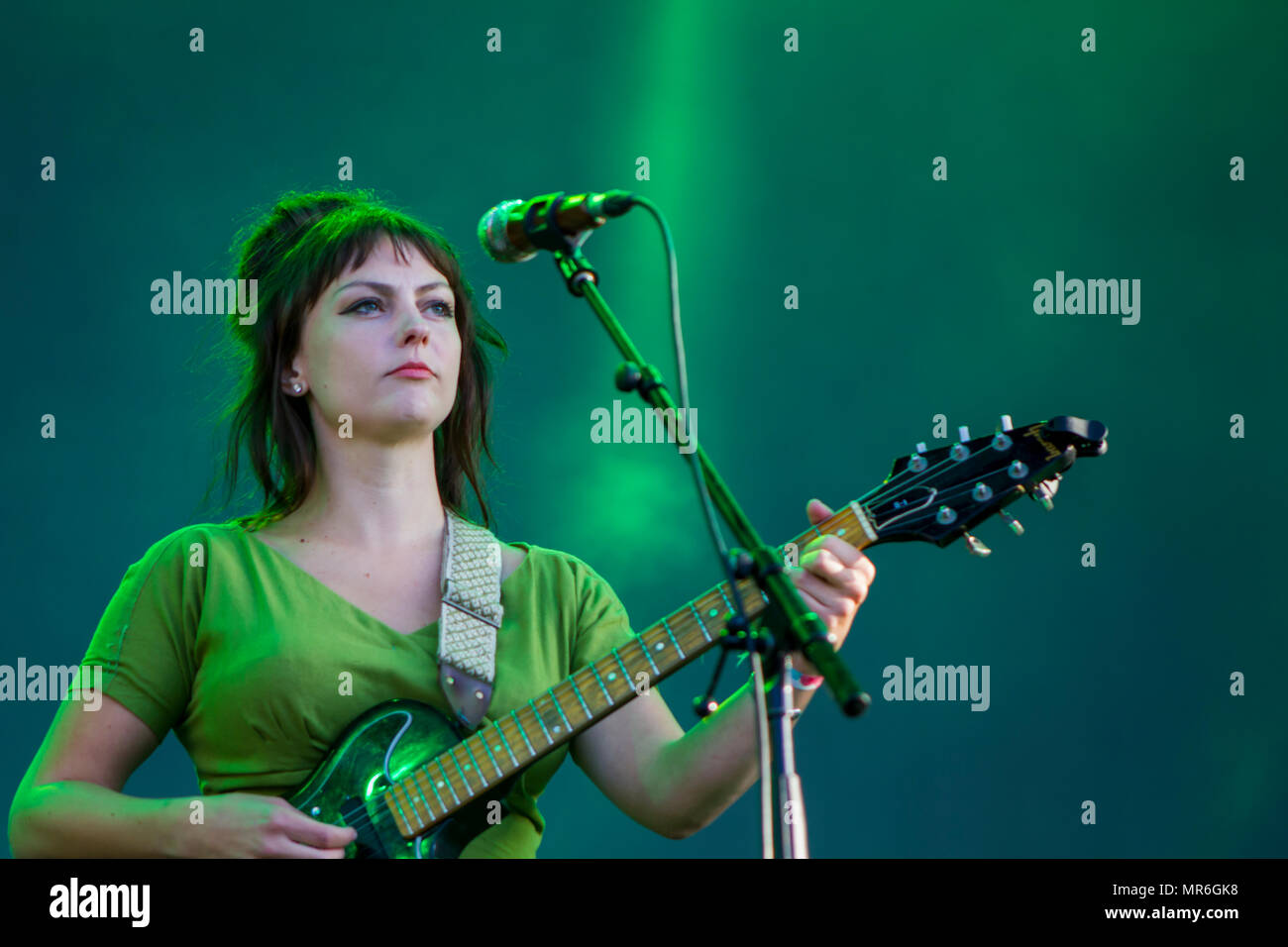 Ange olsen Banque de photographies et d’images à haute résolution - Alamy