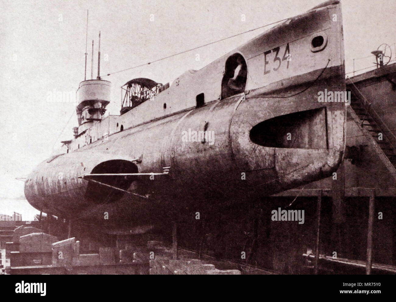 La Marine royale britannique E 34, le sous-marin en cale sèche, au ...