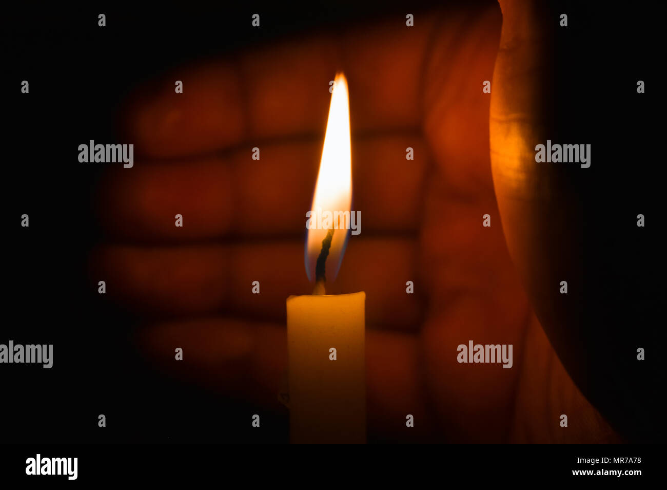 Lighted wick Banque de photographies et d’images à haute résolution - Alamy