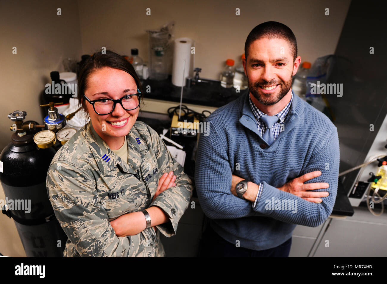 Air Force Academy Cadet 1re classe Hayley Weir et le Dr Ryan Burke ...