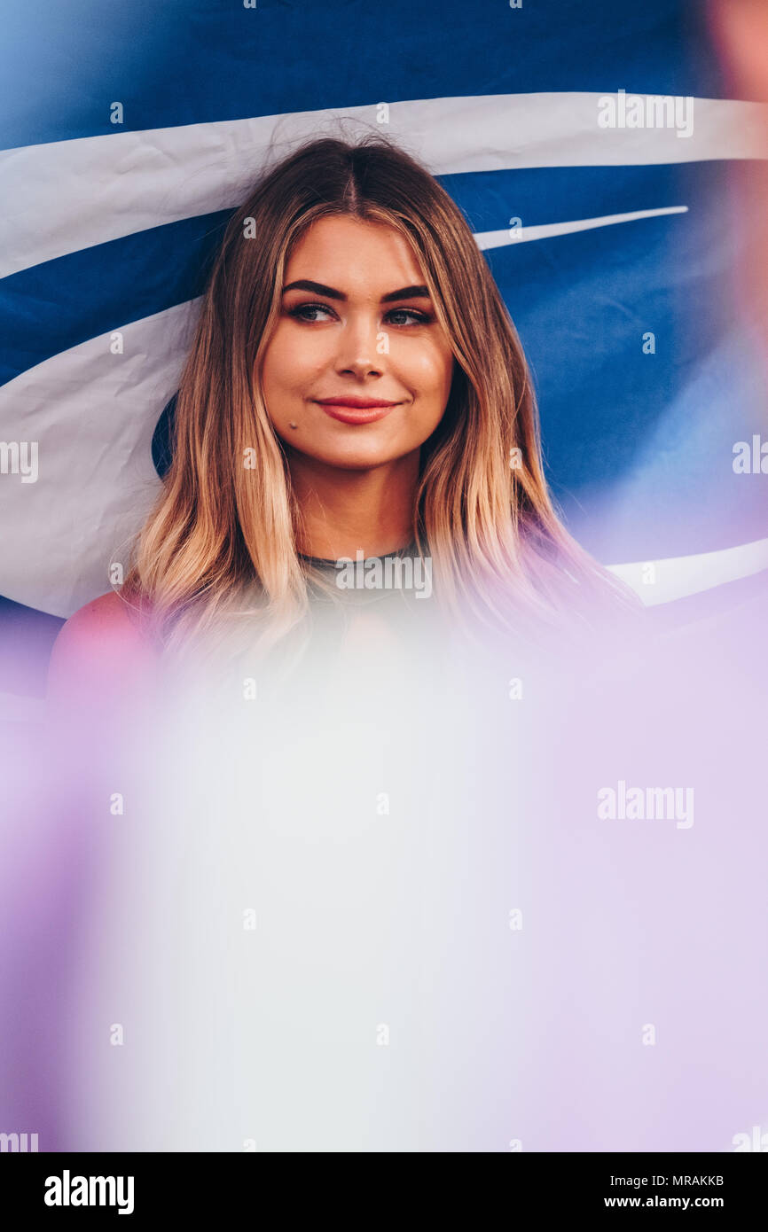 Monster Energy Grid Girl Monster Banque d'image et photos - Alamy