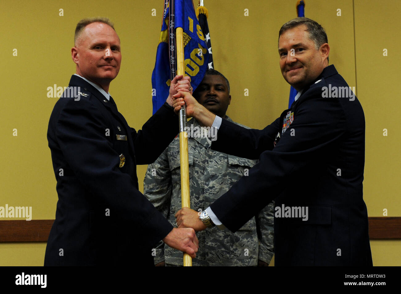Le major John Sidor prend le commandement du 1er Escadron Passation des ...