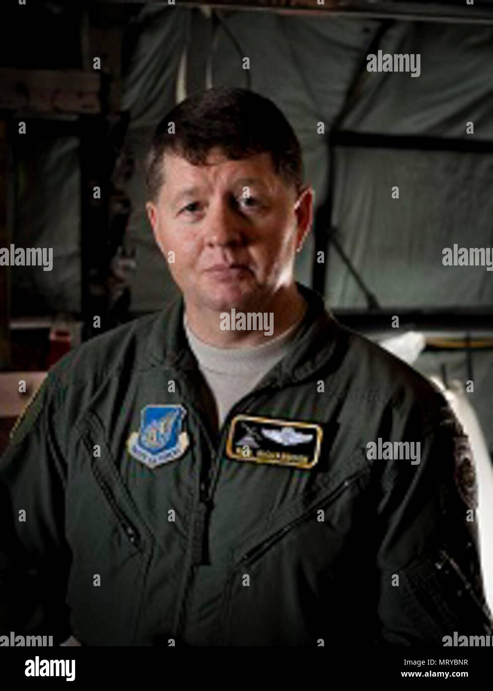 Le Colonel Neil R. Richardson, 374e Airlift Wing vice commandant, pose ...