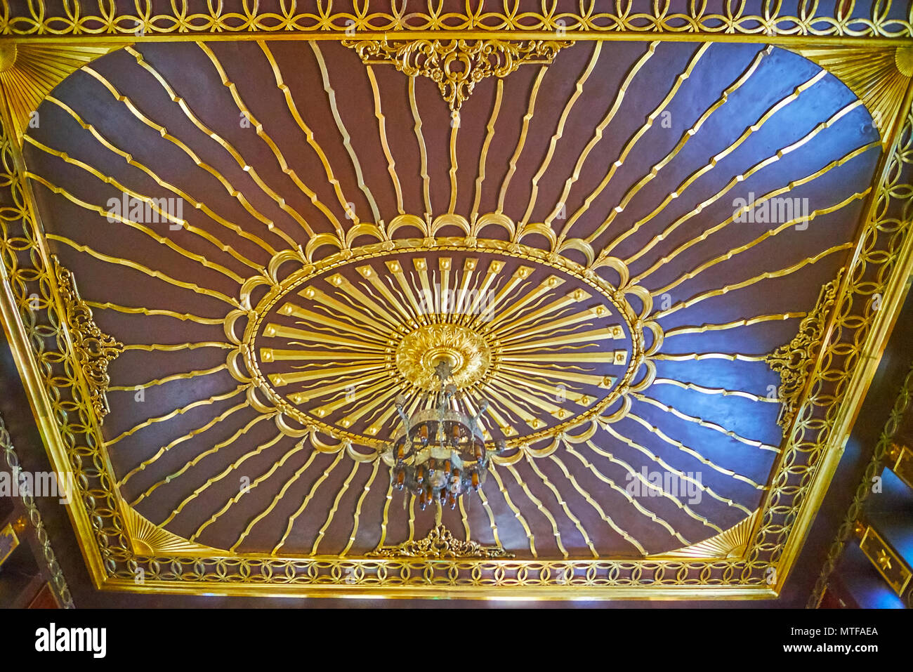 Le CAIRE, ÉGYPTE - Le 24 décembre 2017 : Relief golden patrons sur le ...