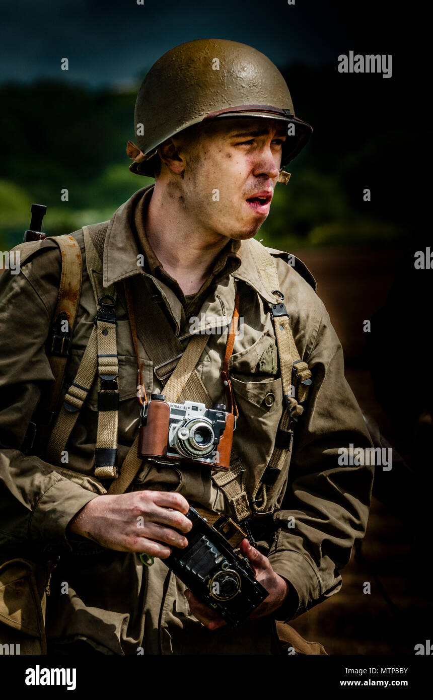 Portrait d'un soldat GI américain - photographe - Photographe de Guerre ...