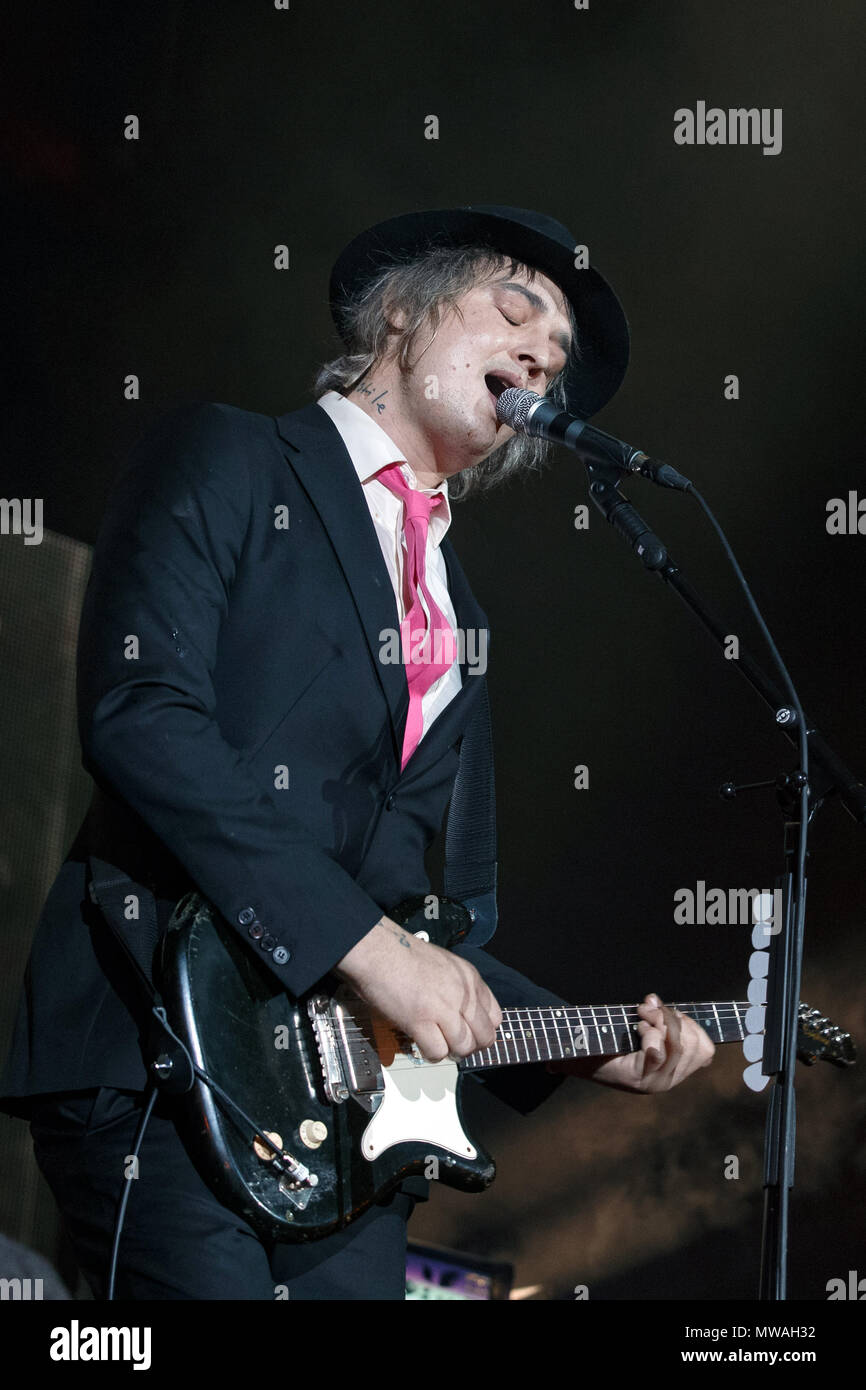 Pete Doherty en live avec les Libertines à Glasgow, en Écosse. Peter ...