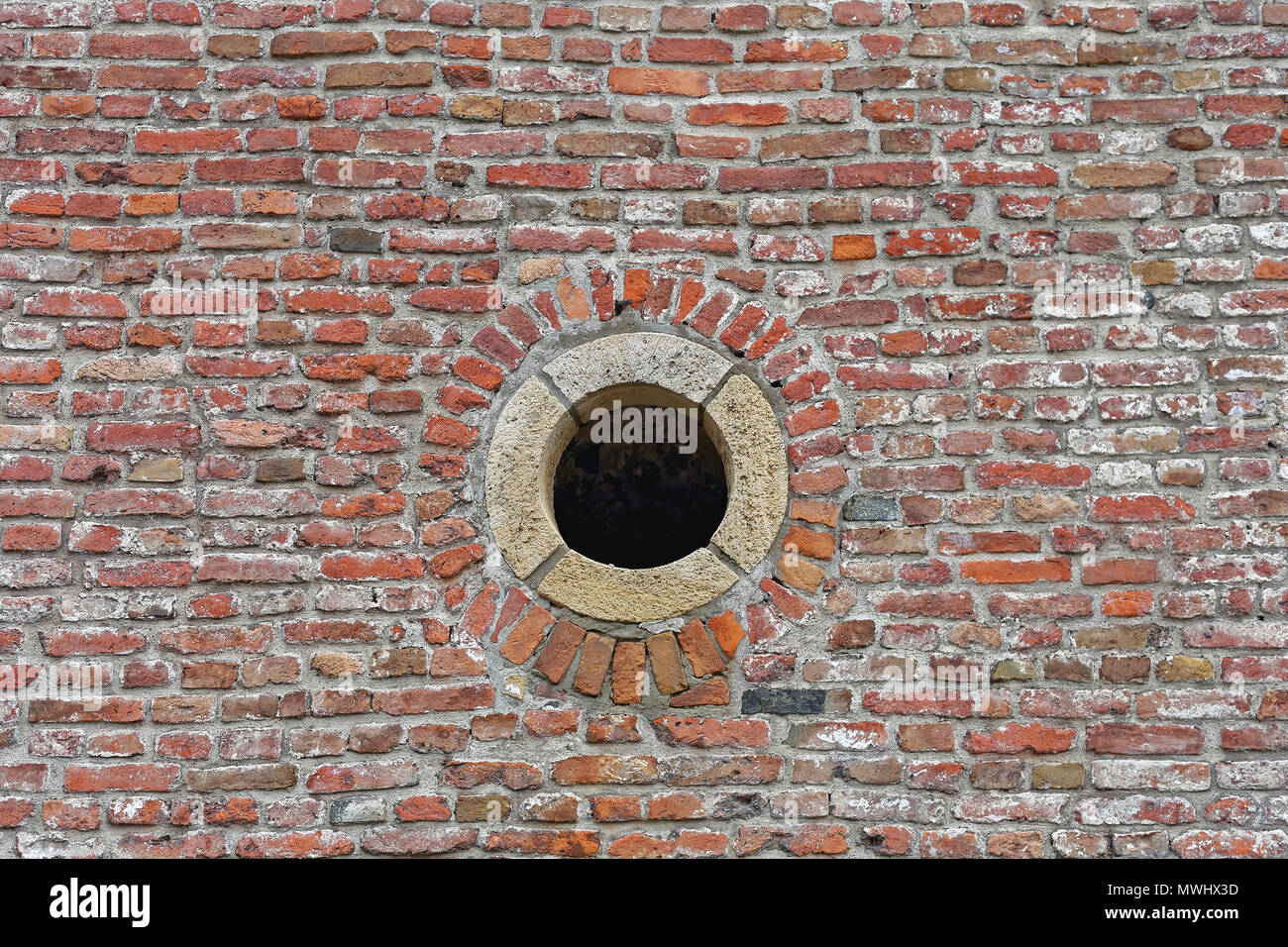 Trou rond Banque de photographies et d’images à haute résolution - Alamy