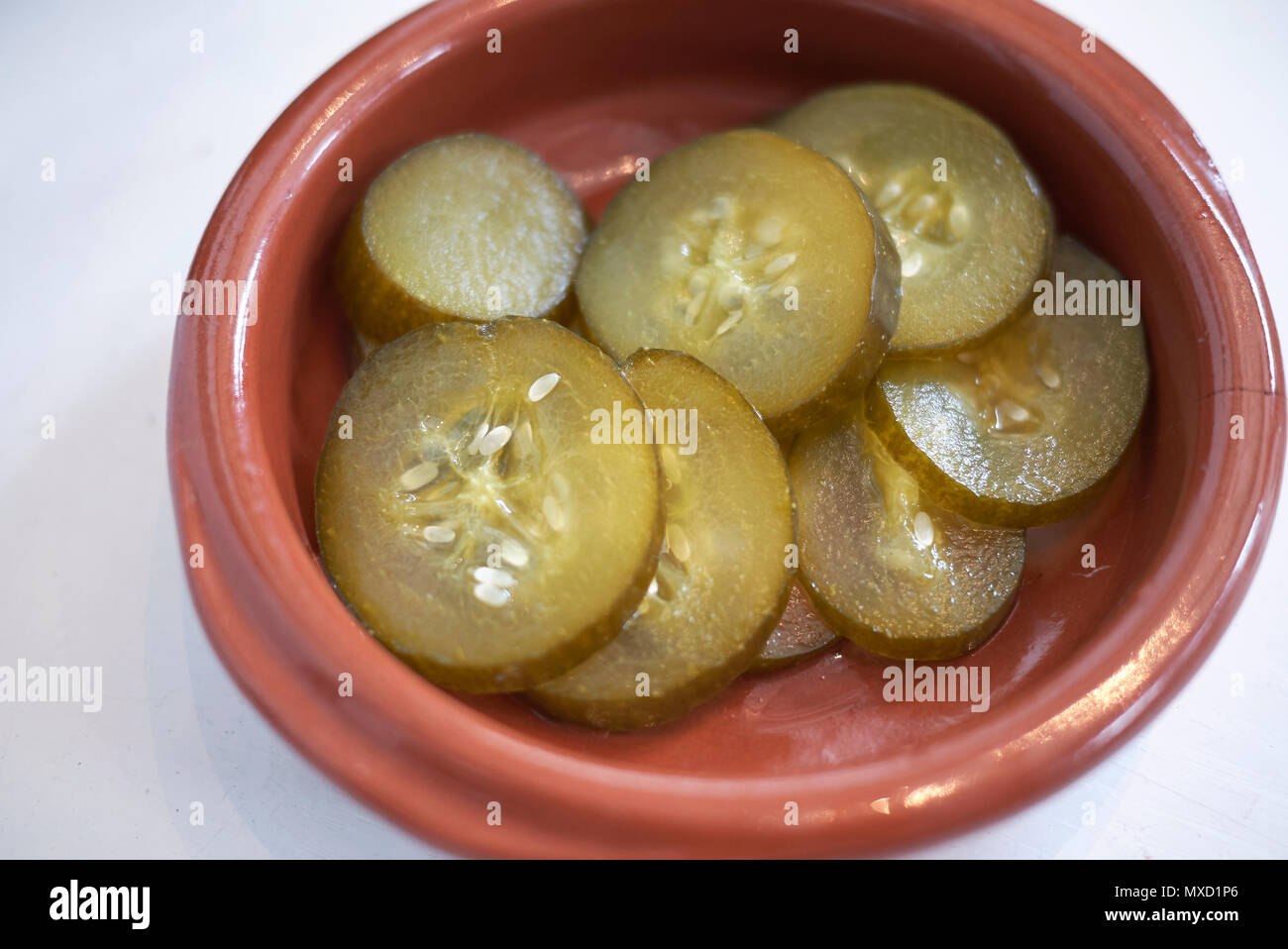 Tranches de cornichons Banque de photographies et d’images à haute ...
