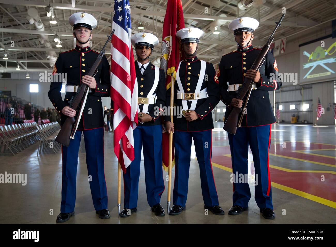 Les Marines américains, avec l'Administration centrale et Service ...