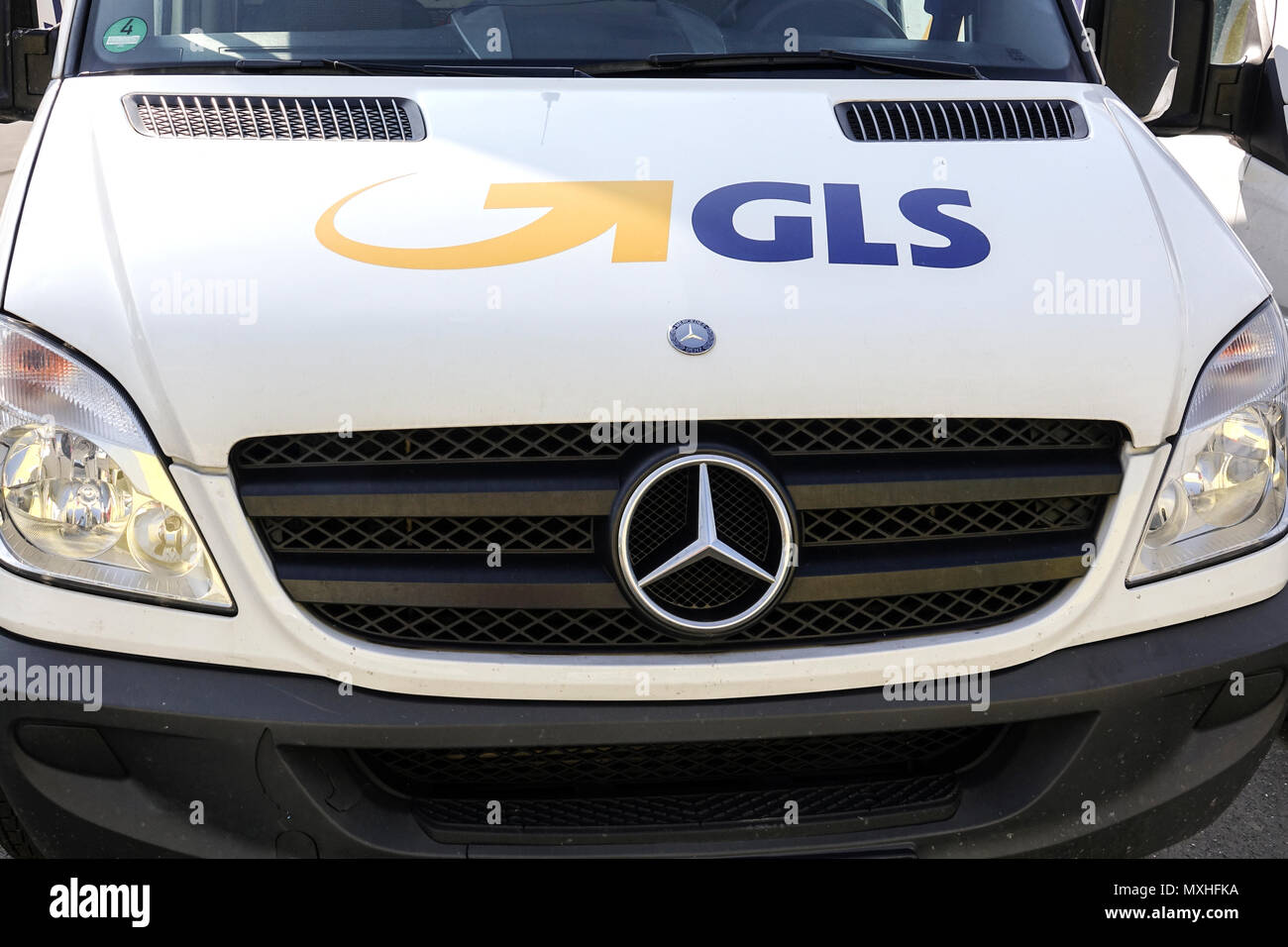 Camionnette de livraison gls Banque de photographies et d’images à ...