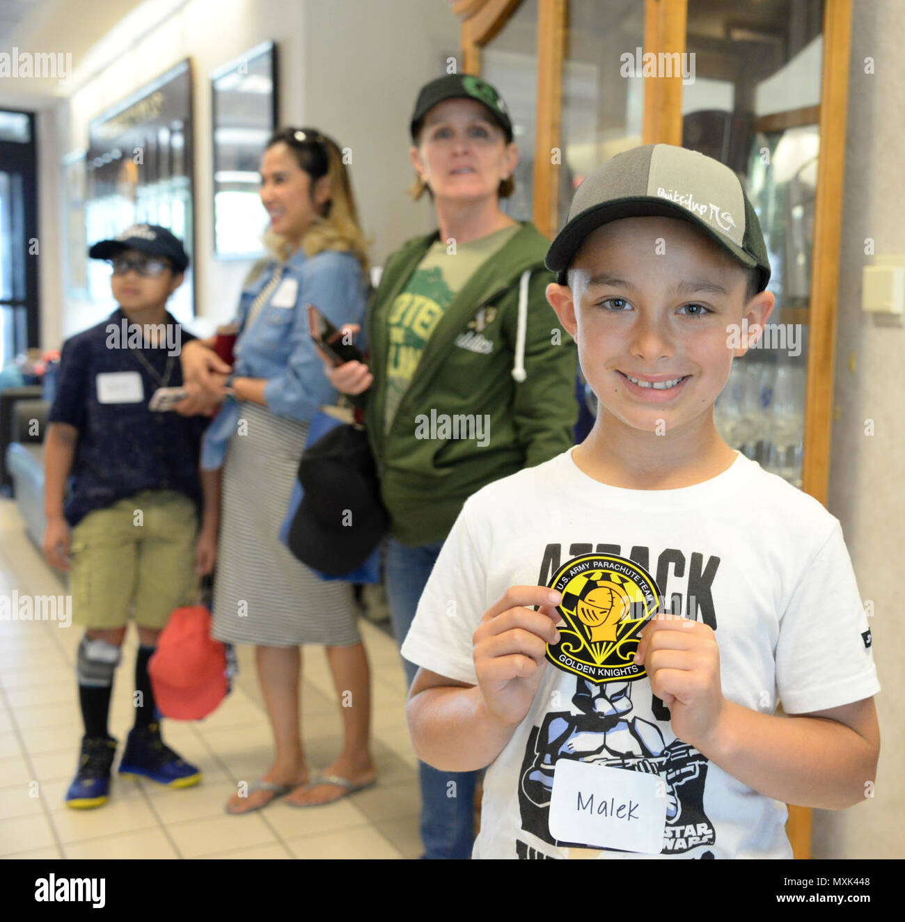 Les membres de l'armée américaine Golden Knights parachute team ...