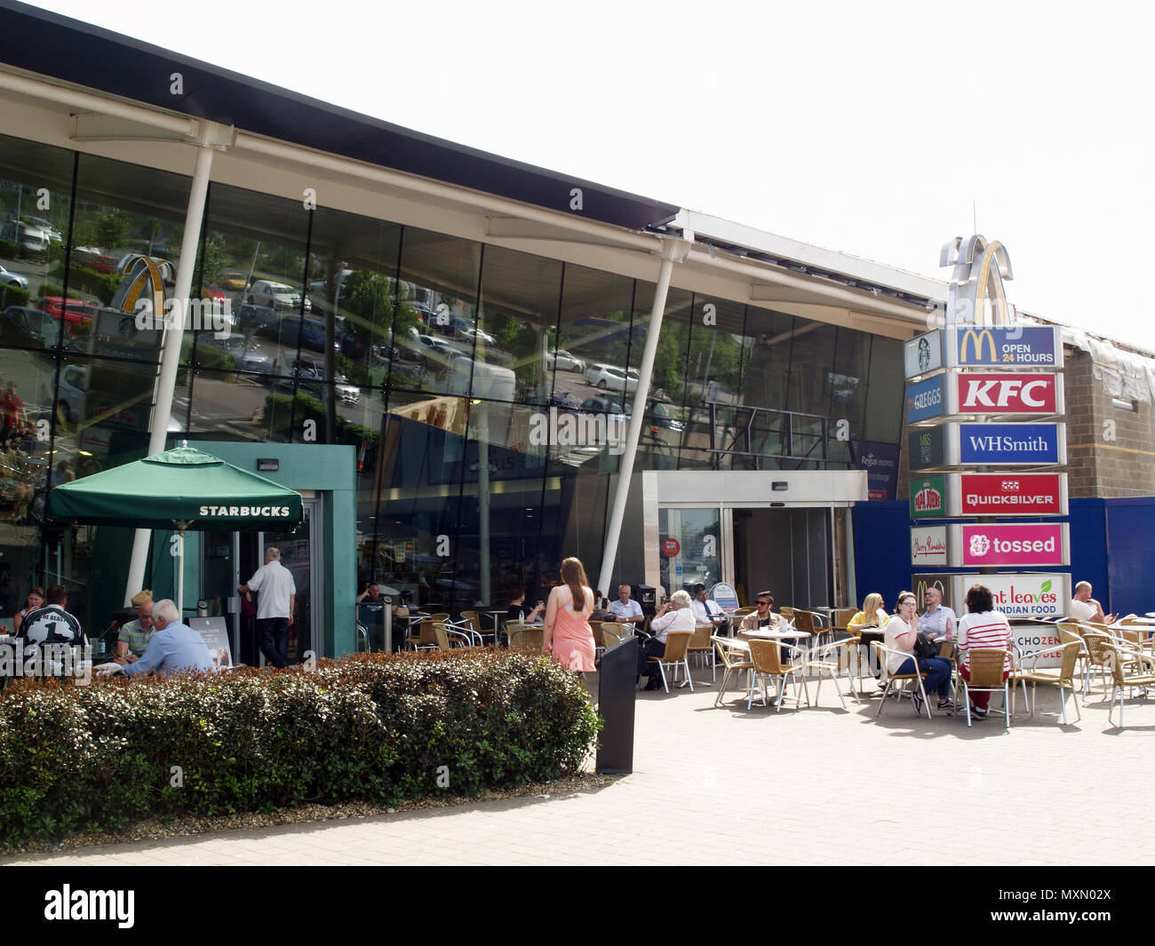 Motorway service station cobham Banque de photographies et d’images à ...