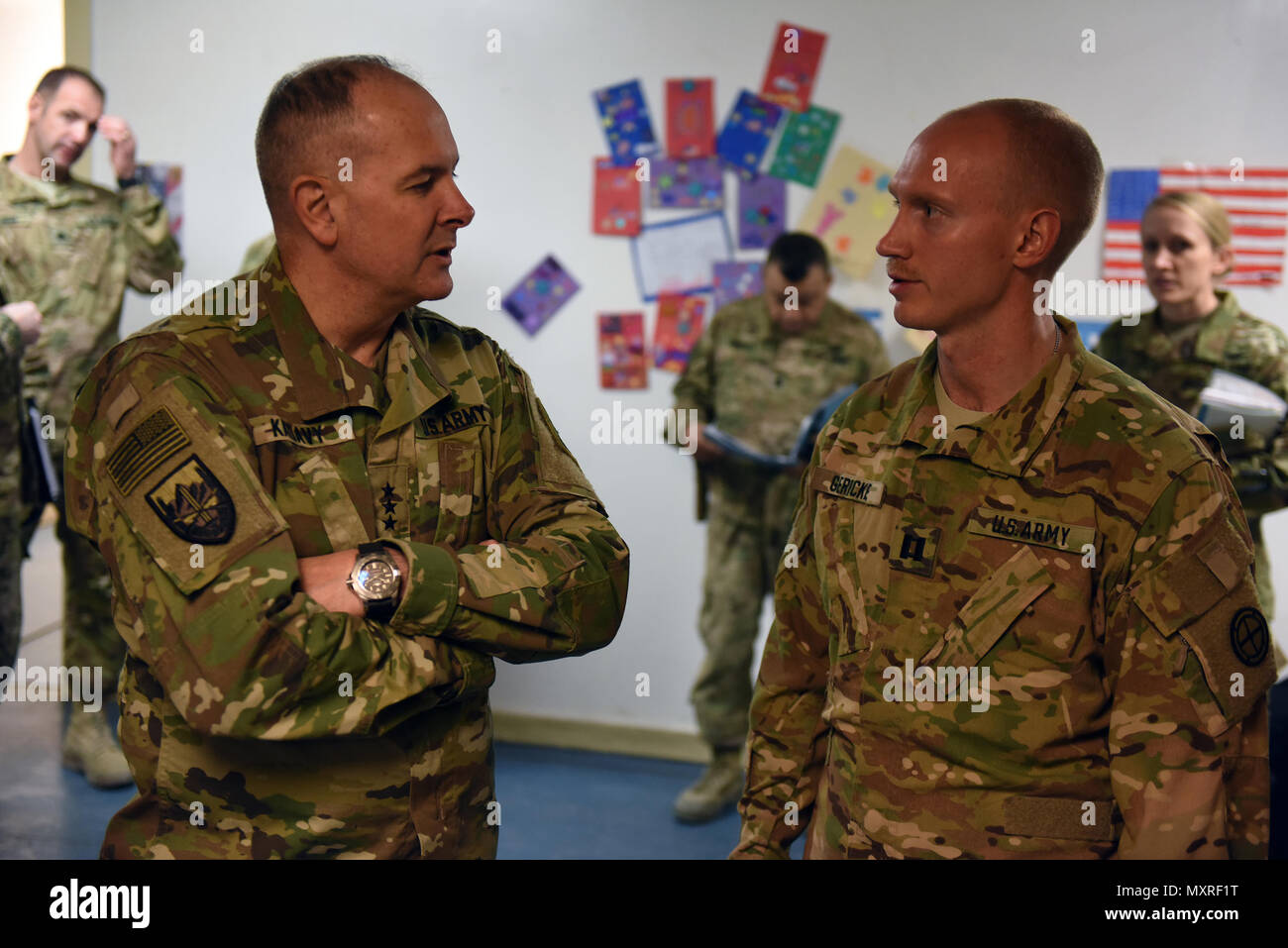 Le lieutenant général de l'Armée de Timothée Kadavy, gauche, directeur ...