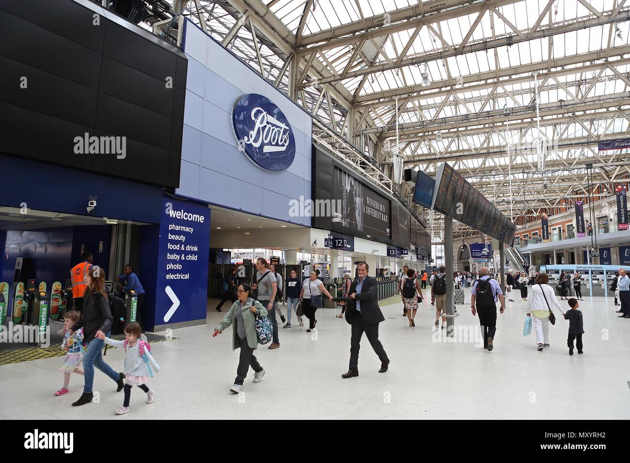 Devant la plus grande gare Banque de photographies et d’images à haute ...