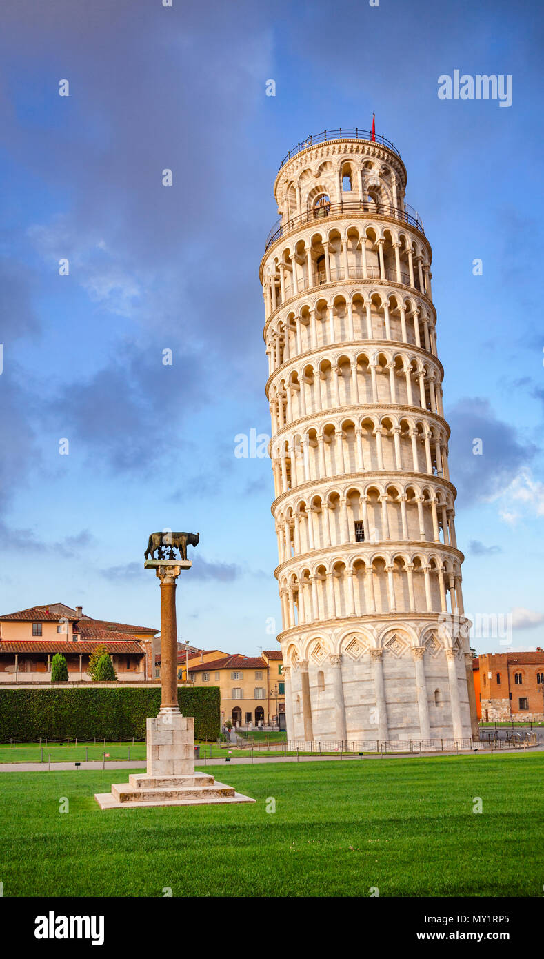 Pise piazza del duomo di pisa Banque de photographies et d’images à ...