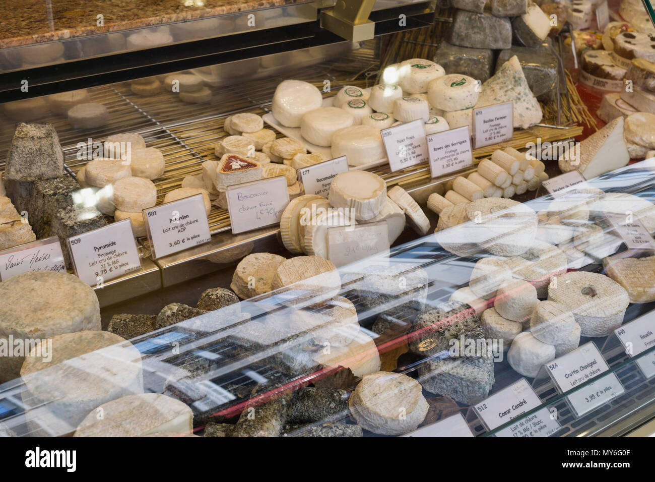 Affichage De La Fromagerie Française Banque d'image et photos - Alamy