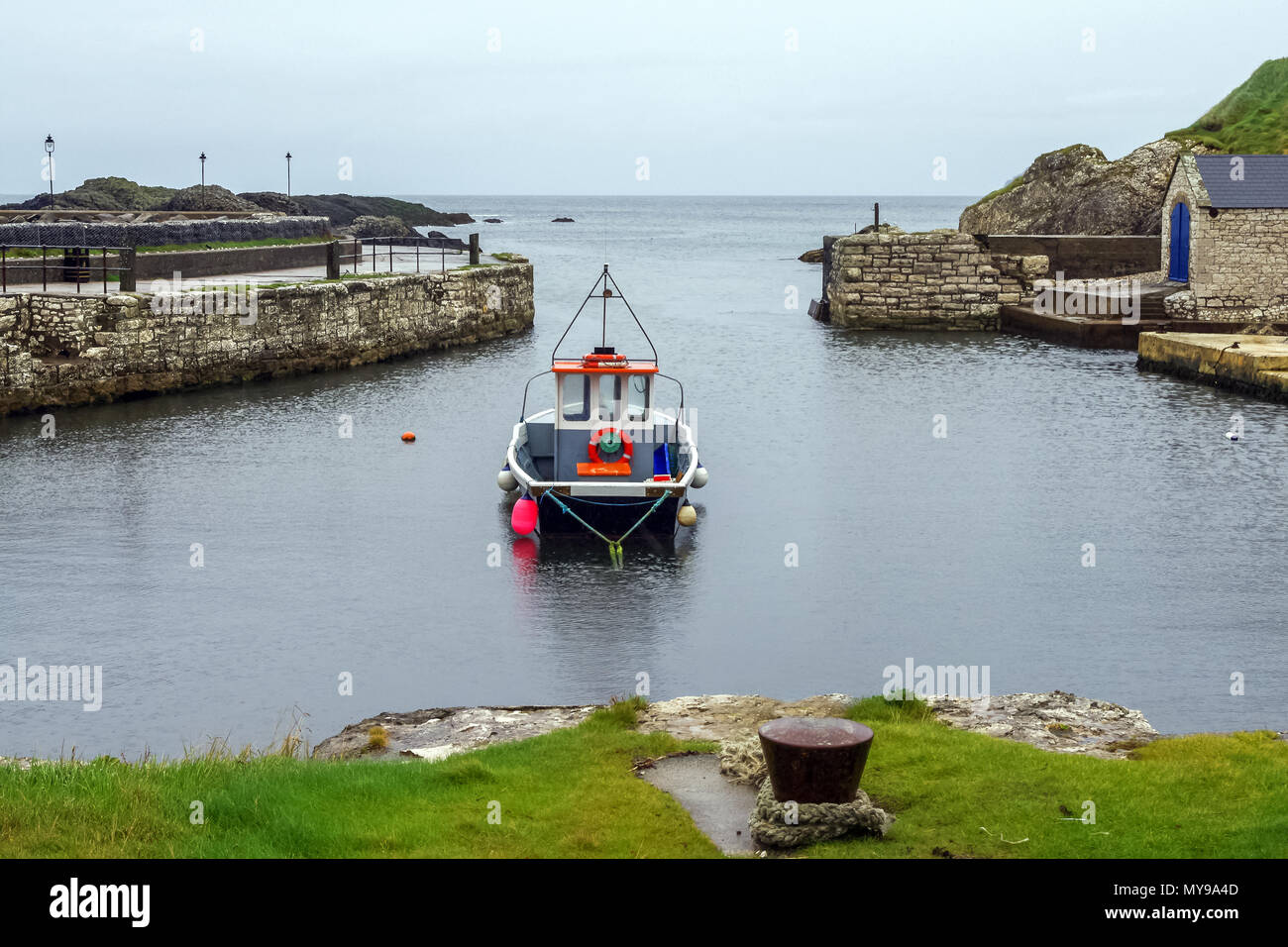 Le port de ballintoy Banque de photographies et d’images à haute ...