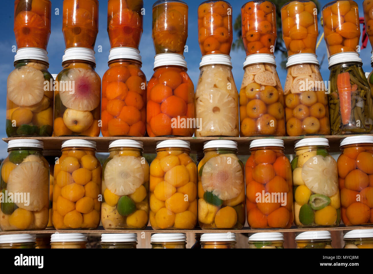 Fruits en conserve Banque de photographies et d’images à haute ...