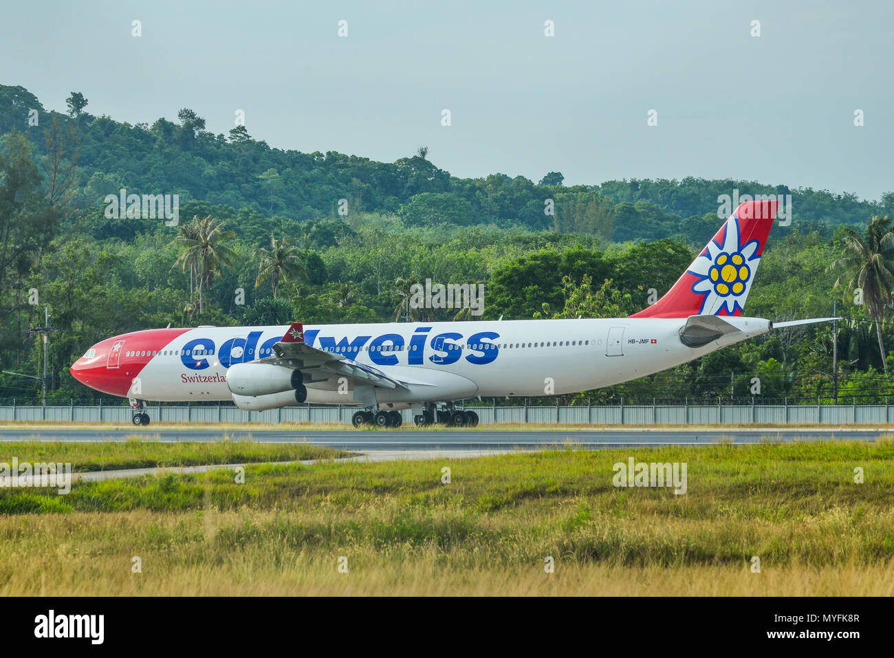 Avion edelweiss air airbus a340 300 Banque de photographies et d’images ...