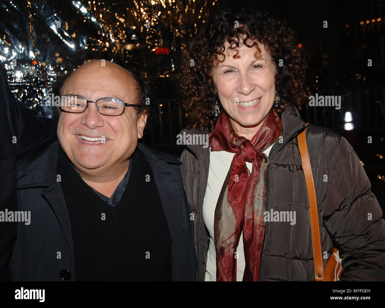 Rhea perlman danny devito children Banque de photographies et d’images ...