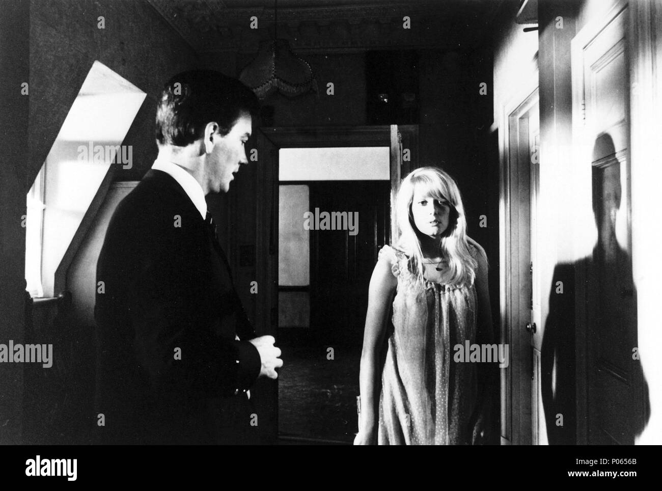 Repulsion 1965 john fraser Banque d'images noir et blanc - Alamy