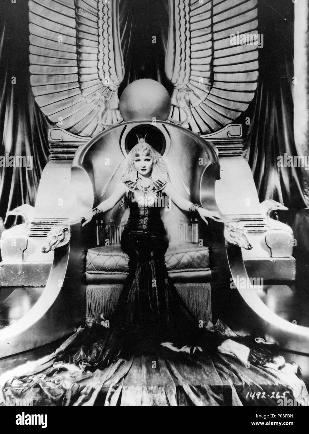 Cleopatra 1934 cecil demille claudette Banque de photographies et d’images à haute résolution ...