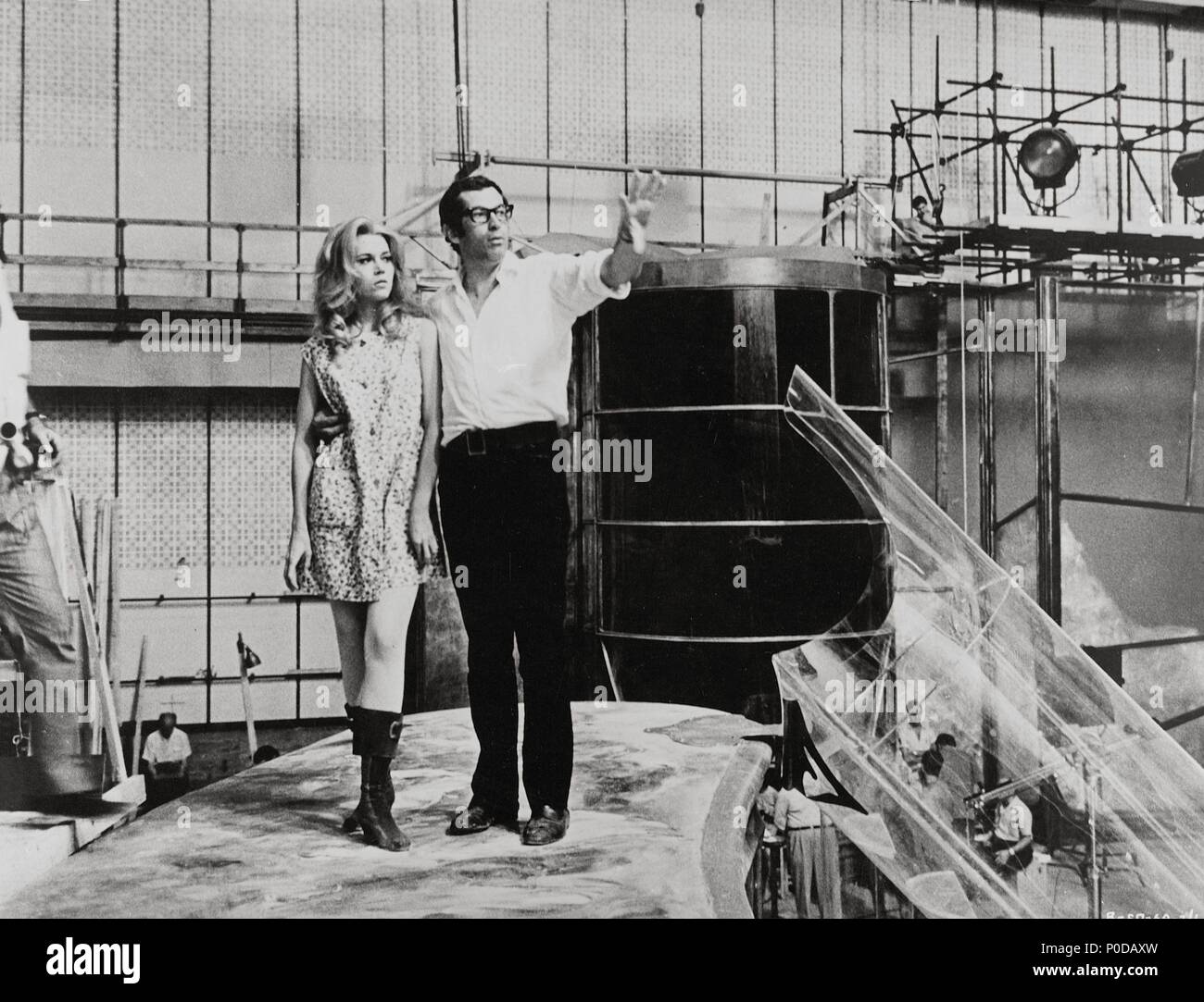 Titre original : BARBARELLA. Titre en anglais : BARBARELLA. Film ...