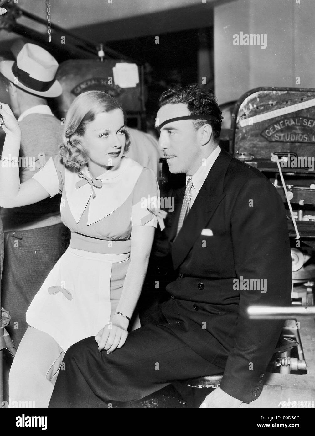 Directeur raoul walsh Banque d'images noir et blanc - Alamy