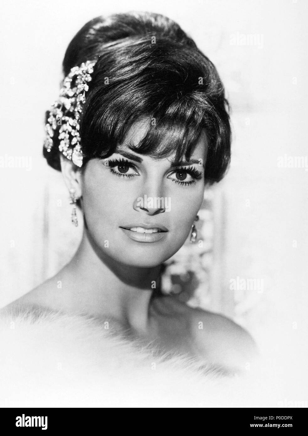 Raquel welch portrait Banque d'images noir et blanc - Alamy
