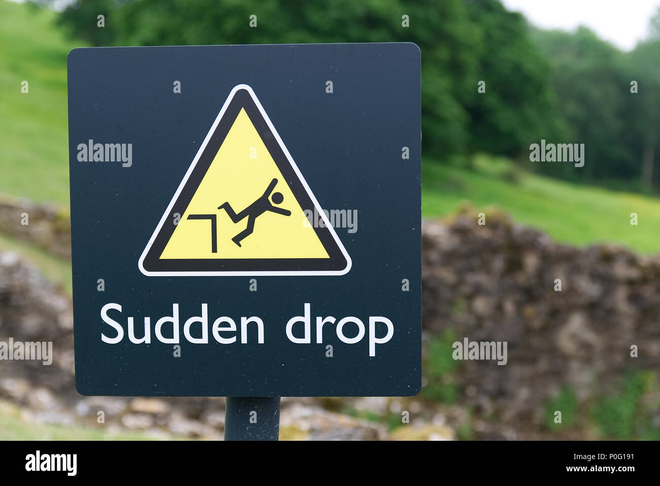 Yellow warning sign danger falling Banque de photographies et d’images ...