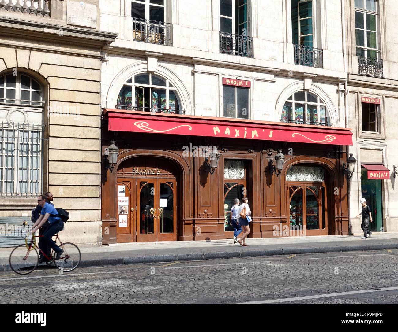Maxims paris Banque de photographies et d’images à haute résolution - Alamy