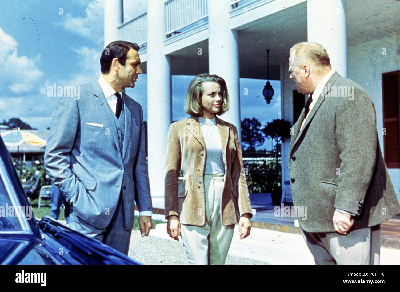 Sean Connery Gert Frobe James Bond Banque d'image et photos - Alamy