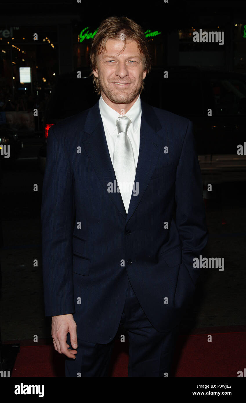 Sean Bean en arrivant à la première au pays du Nord Chinese Theatre de ...