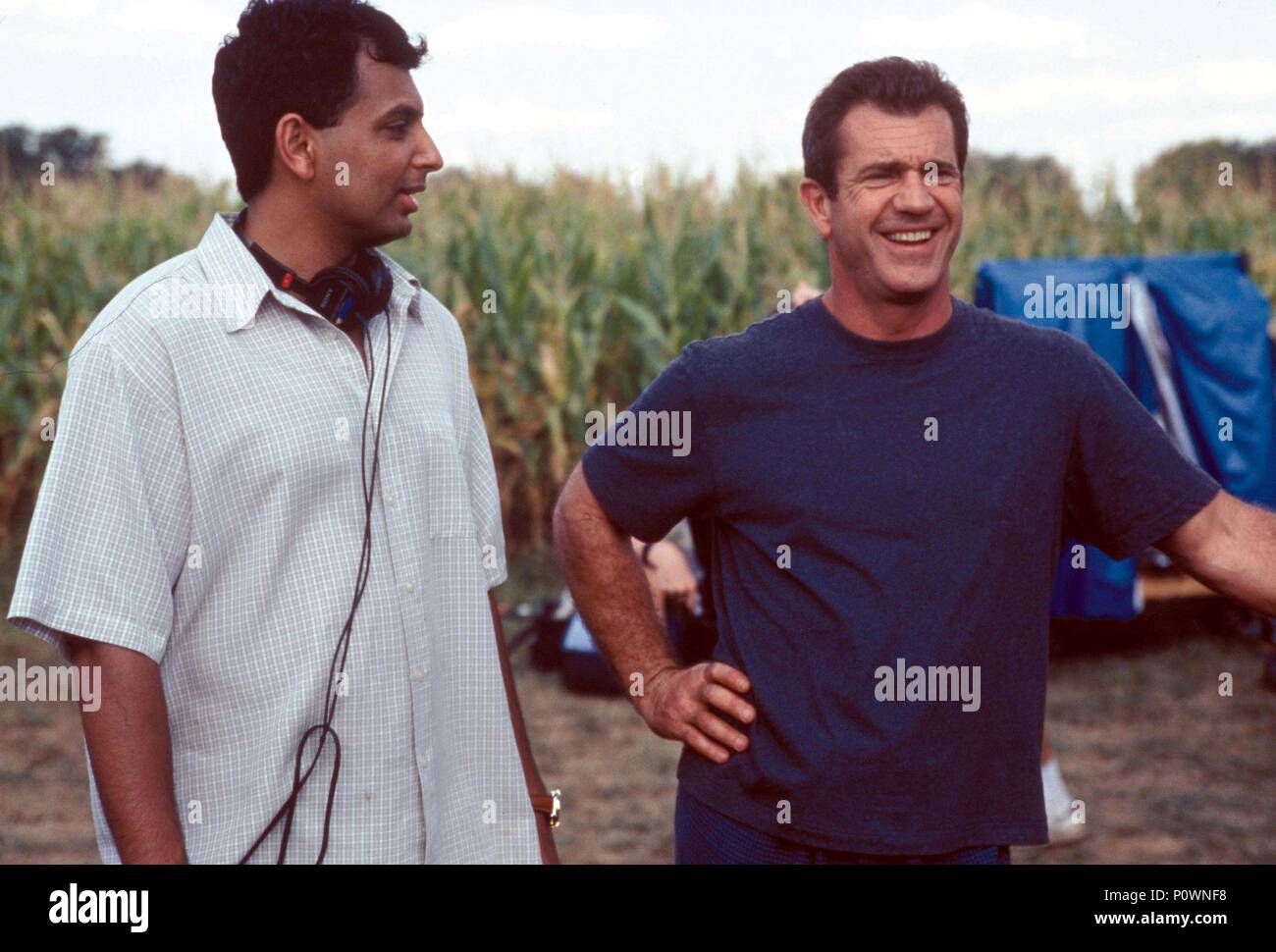 M night shyamalan signs Banque de photographies et d’images à haute ...