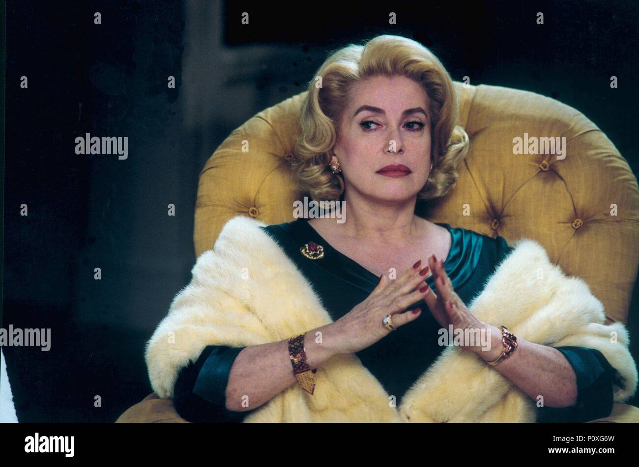 8 femmes catherine deneuve Banque de photographies et d’images à haute ...