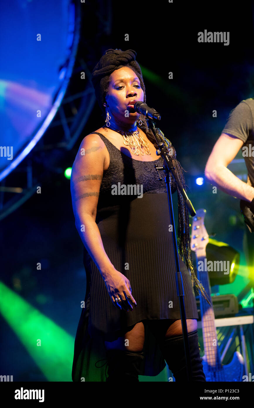 Durga mcbroom Banque de photographies et d’images à haute résolution - Alamy