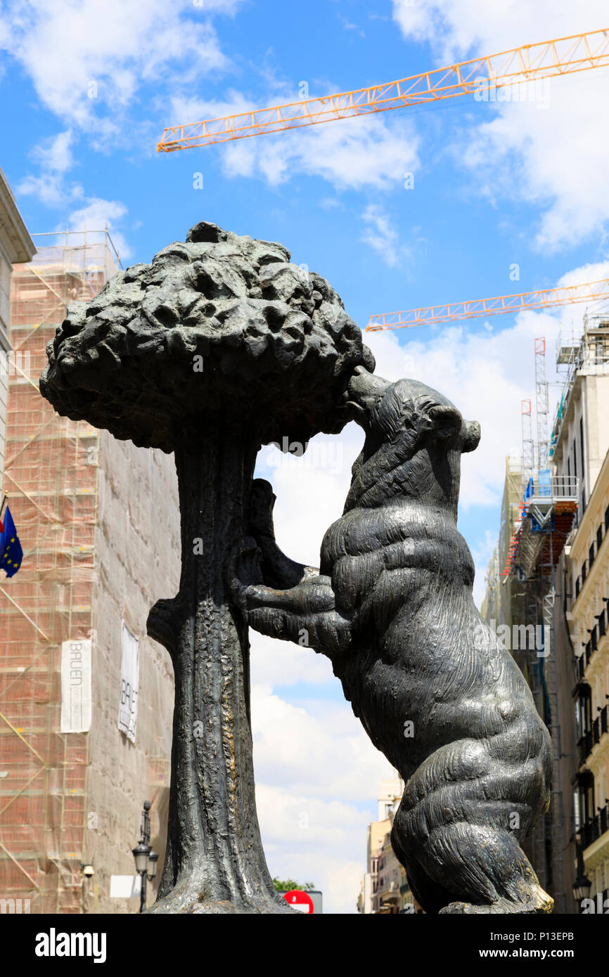 L'ours et l'Arbousier, el oso y el Madrono, Statue du symbole de Madrid ...