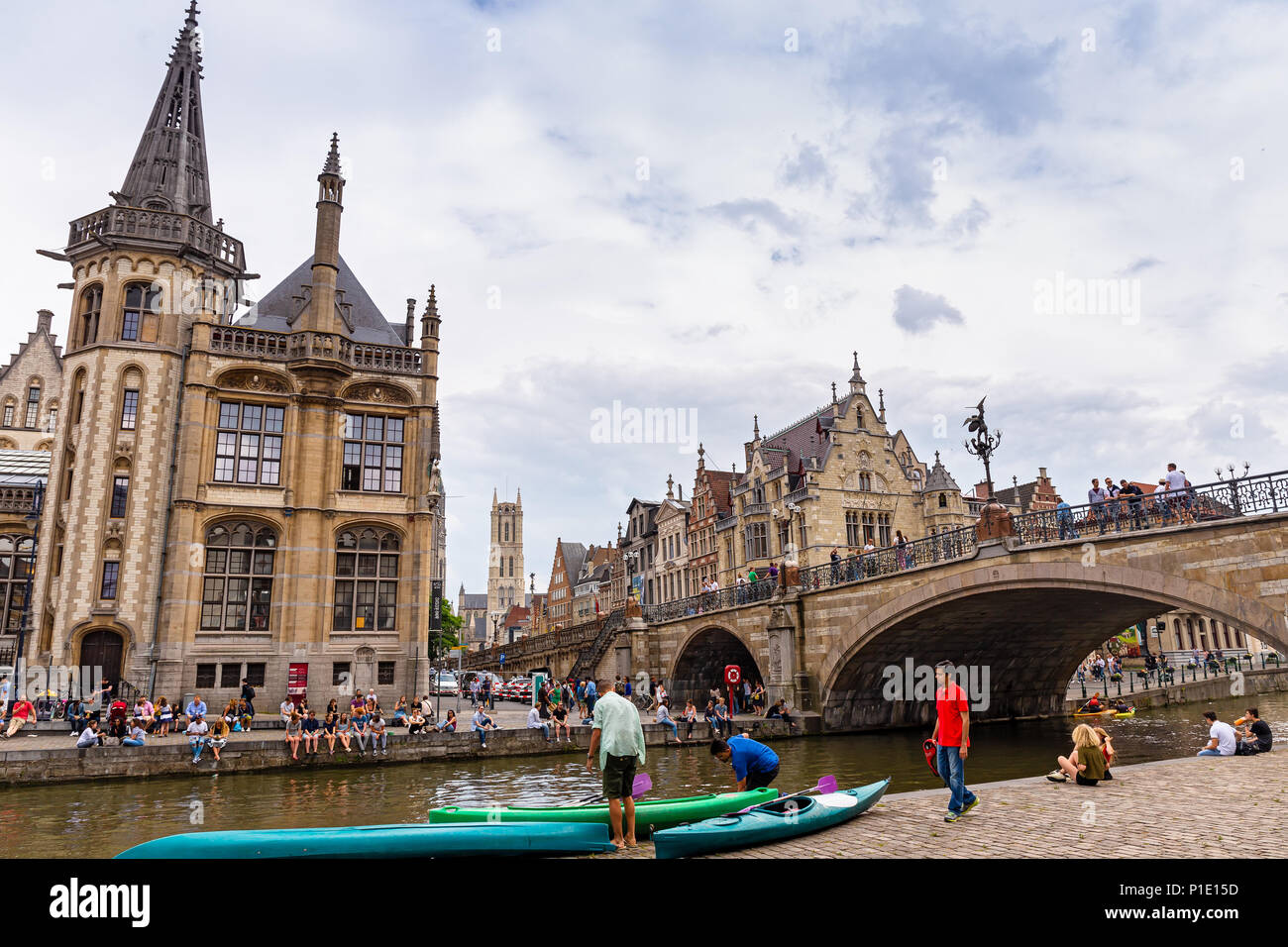 Personnes et pont Banque de photographies et d’images à haute ...