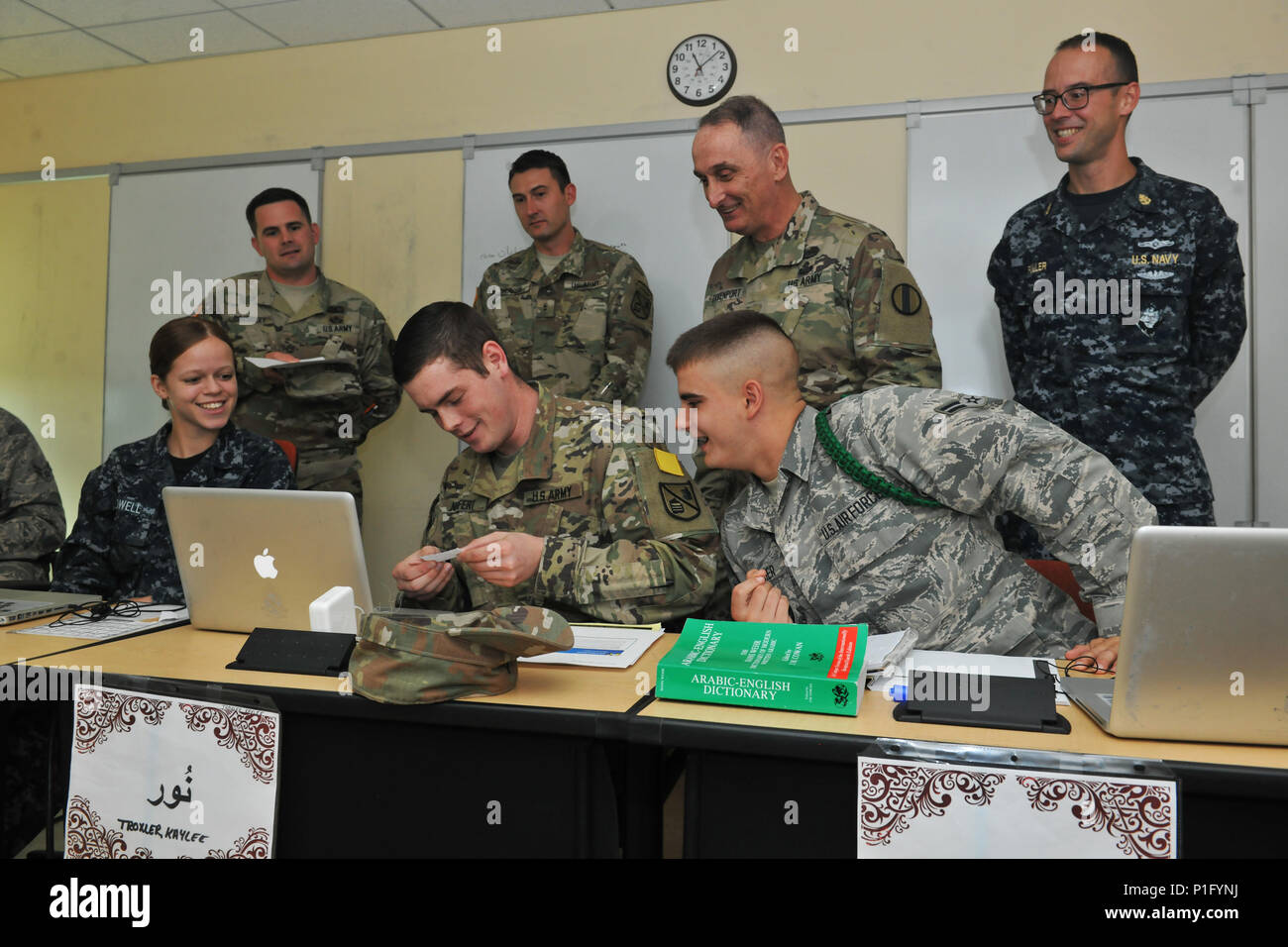 Arabic language army Banque de photographies et d’images à haute ...