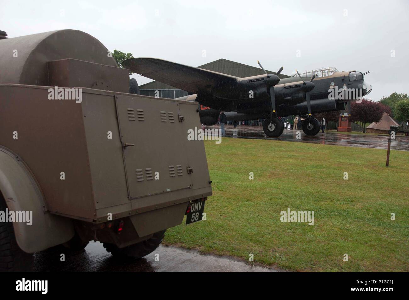 Aec carburant bowser Banque de photographies et d’images à haute ...