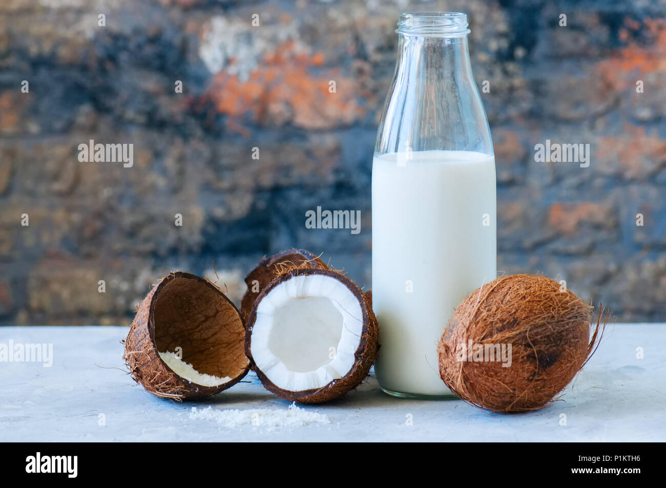 Ensemble de coco et le lait et les produits de noix de coco en poudre ...